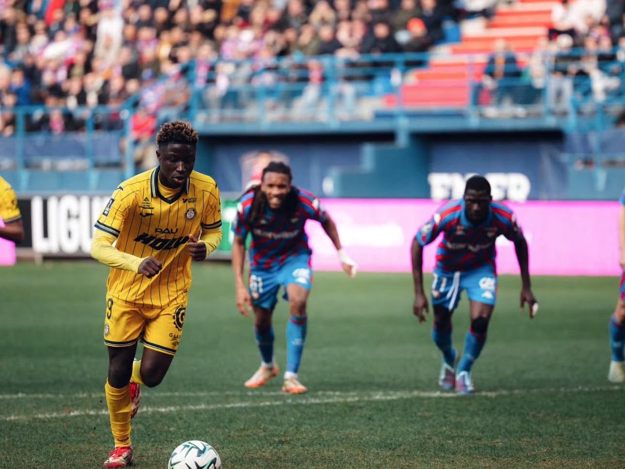 Ligue 2 : Pathé Mboup signe son 6e but de la saison et sauve Pau FC ...