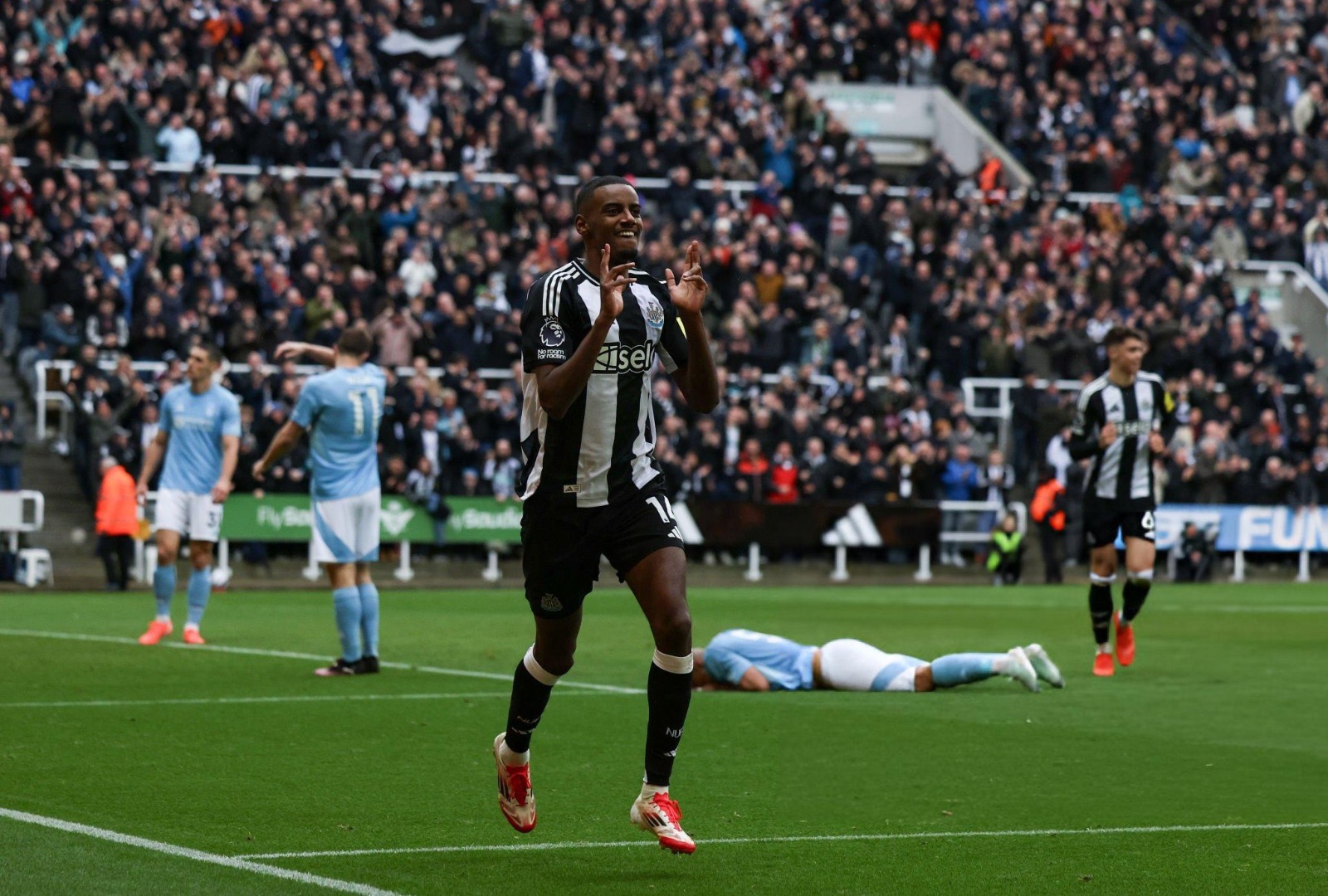 Alexander Isak Smashes Records with Stunning Premier League Feat - Foot ...