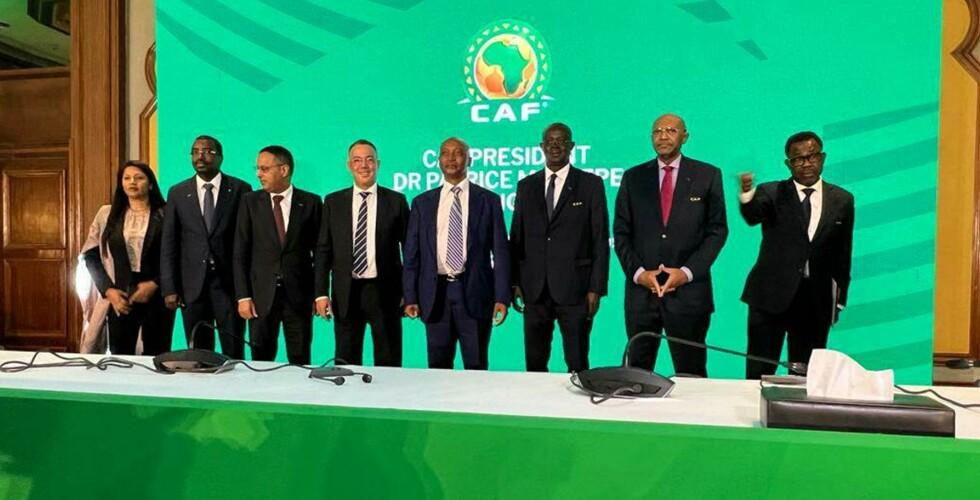 La CAF dévoile le nouveau trophée de la Ligue des champions d’Afrique (Photos) - Foot Africa