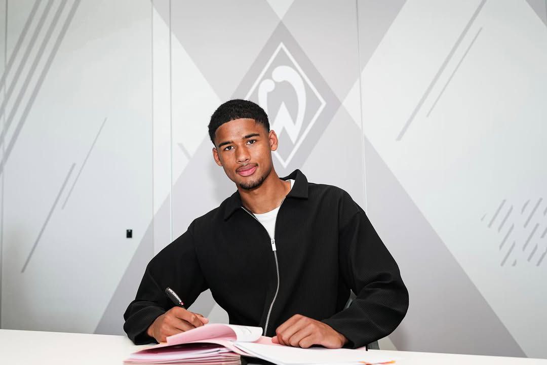 Werder Bremen: Salim Musah signs his first professional contract - Foot ...
