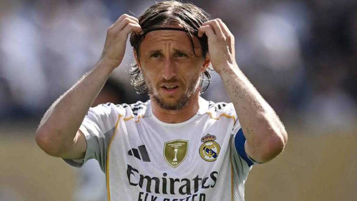 Official: Luka Modrić Lands in Milan to Complete Free Transfer from ...