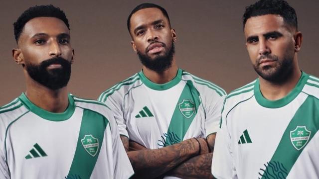 Mahrez unveils Al-Ahli's new kit (Photos) - Foot Africa