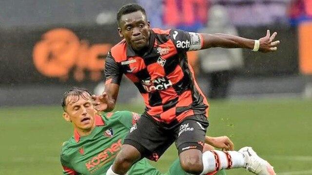 FC Lorient: Arthur Avom Ebong has extended his contract! - Foot Africa