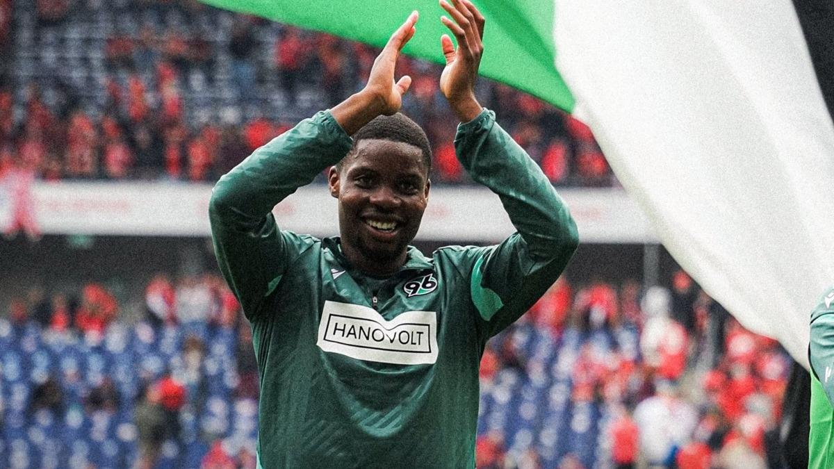 Ime Okon fait ses débuts officiels avec Hanovre 96 - Foot Africa