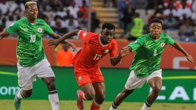 Exclusif : Yves Diba-Ilunga évoque la différence entre le CHAN et la ...