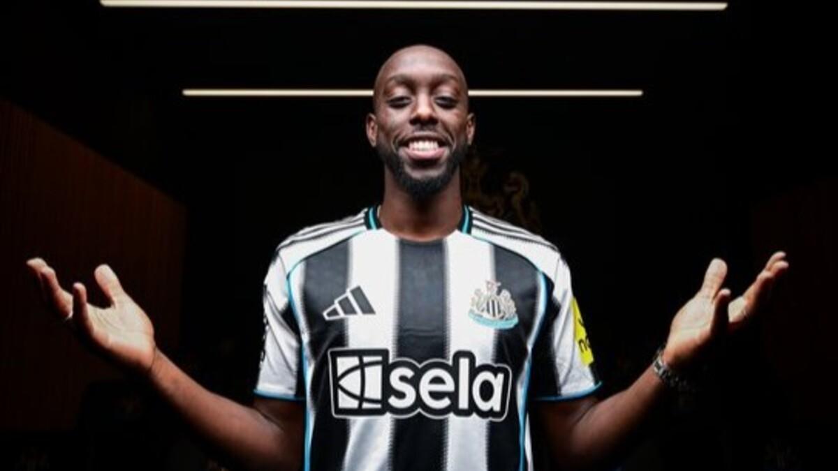 Officiel : Yoane Wissa quitte Brentford et signe à Newcastle - Foot Africa