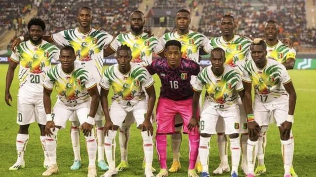 Exclusif : Yves Diba-Ilunga évoque la différence entre le CHAN et la ...