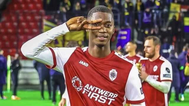 Exclusif : Yves Diba-Ilunga évoque la différence entre le CHAN et la ...