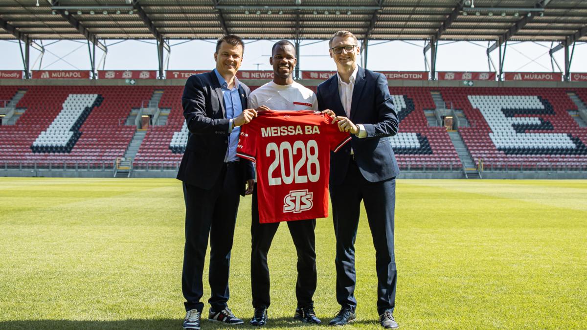 Official: Pape Meïssa Ba leaves Schalke 04 and heads to Poland - Foot ...