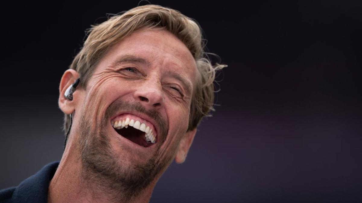 Funny Story: Peter Crouch Participates as a Football Mascot! - Foot Africa