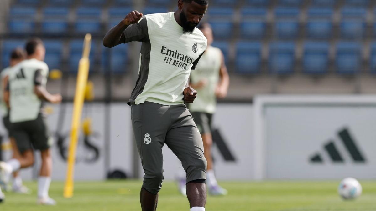Official: Antonio Rudiger suffers an injury and will be out for three ...