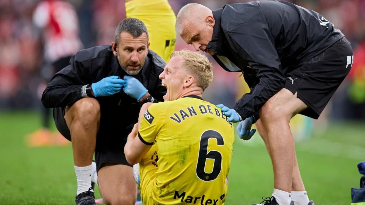 Le Néerlandais Donny van de Beek a subi une grave blessure lors du ...