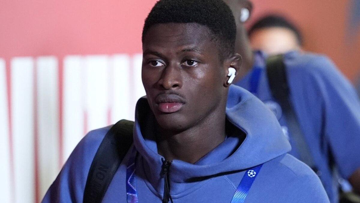 Champions League: PSG team bus pelted with stones in Barcelona (video ...