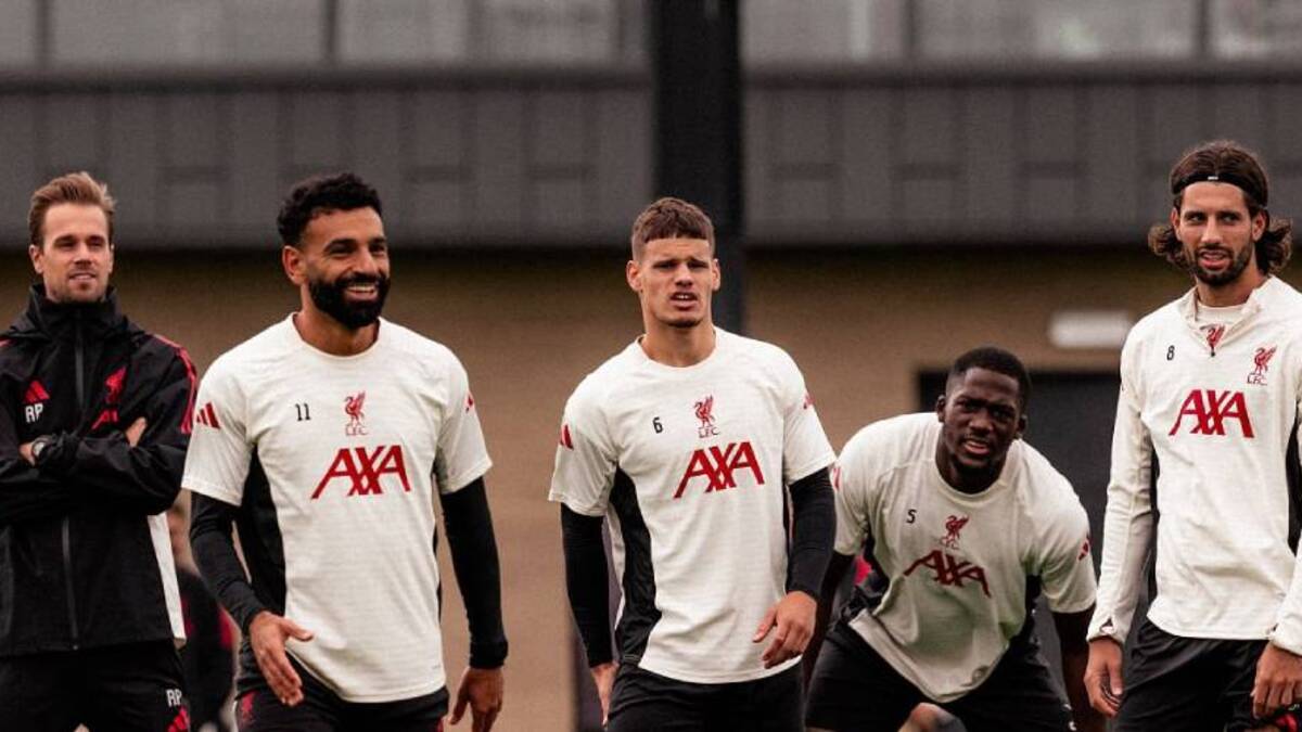 "He Looks Like a Youth Player": Man Utd Legend Gary Neville Slams ...