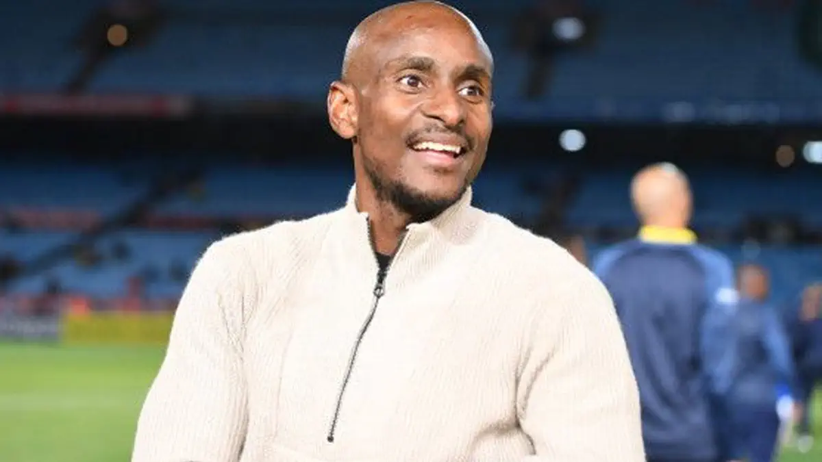 MC Alger: Rhulani Mokwena sharply puts a journalist in his place! - Foot Africa