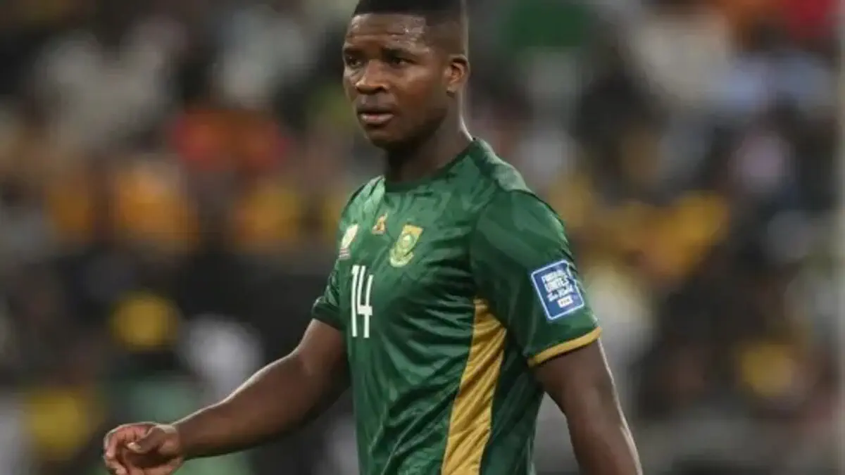 Mbekezeli Mbokazi receives great support from Gavin Lane! - Foot Africa