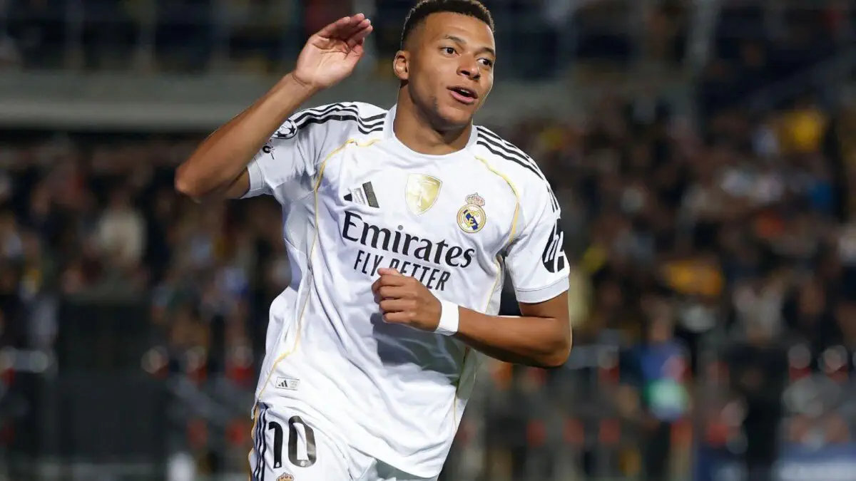 Ballon d'Or 2026: Wesley Sneijder already hands the trophy to Kylian ...