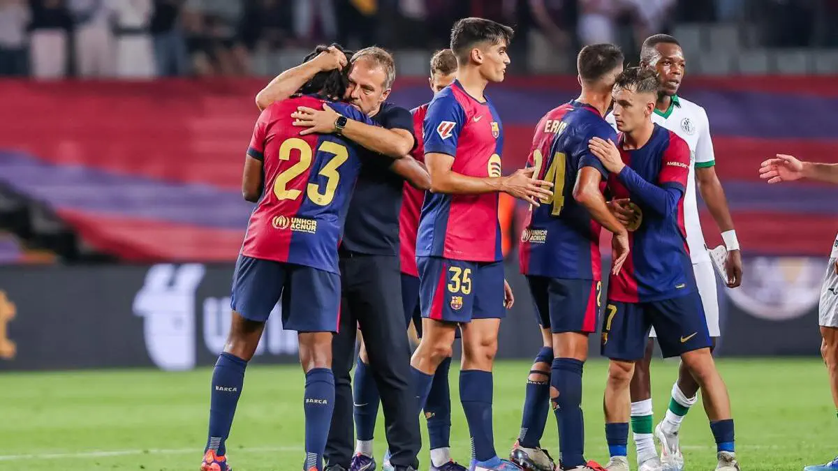 برشلونة: هانسي فليك معجب بمدافع دورتموند - Foot Africa