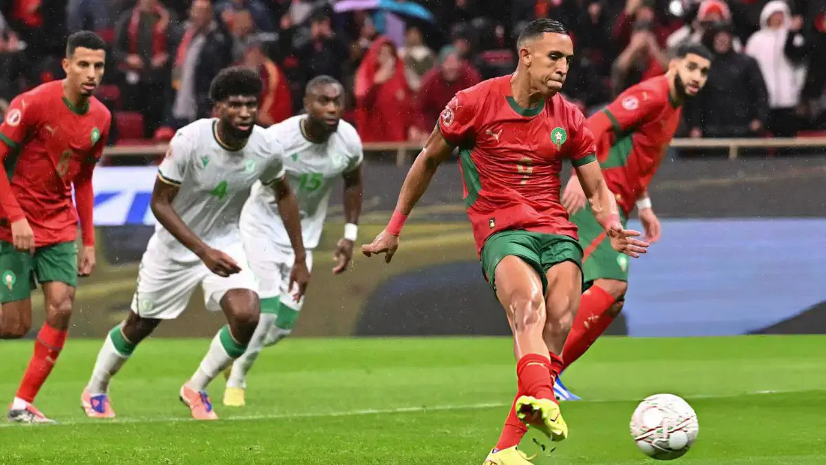 Soufiane Rahimi misses the first penalty kick in the AFCON 2025 ...