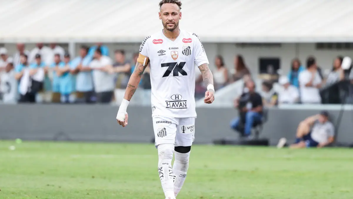 Neymar underwent surgery and it seems it went well and was successful ...