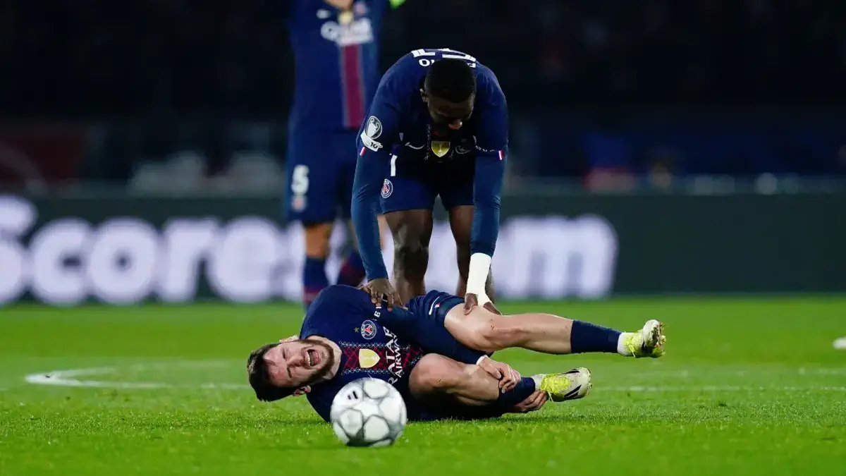 Panic sweeps PSG after Kvaratskhelia's injury exit - Foot Africa