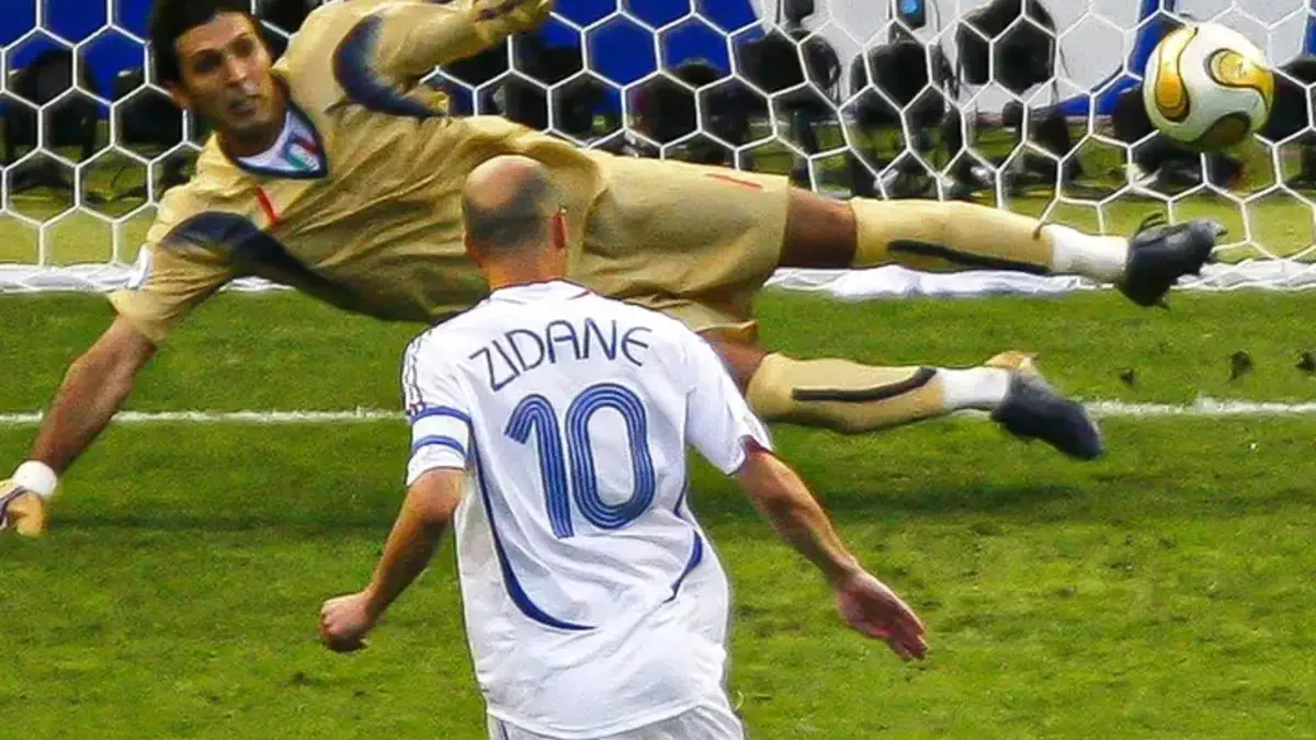 Zinédine Zidane : 20 ans après, il raconte sa Panenka face à Gianluigi ...