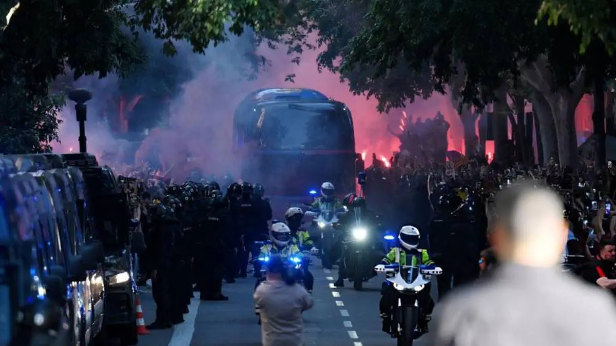 (Video) Moment Real Madrid stars’ bus is attacked and windows smashed ...